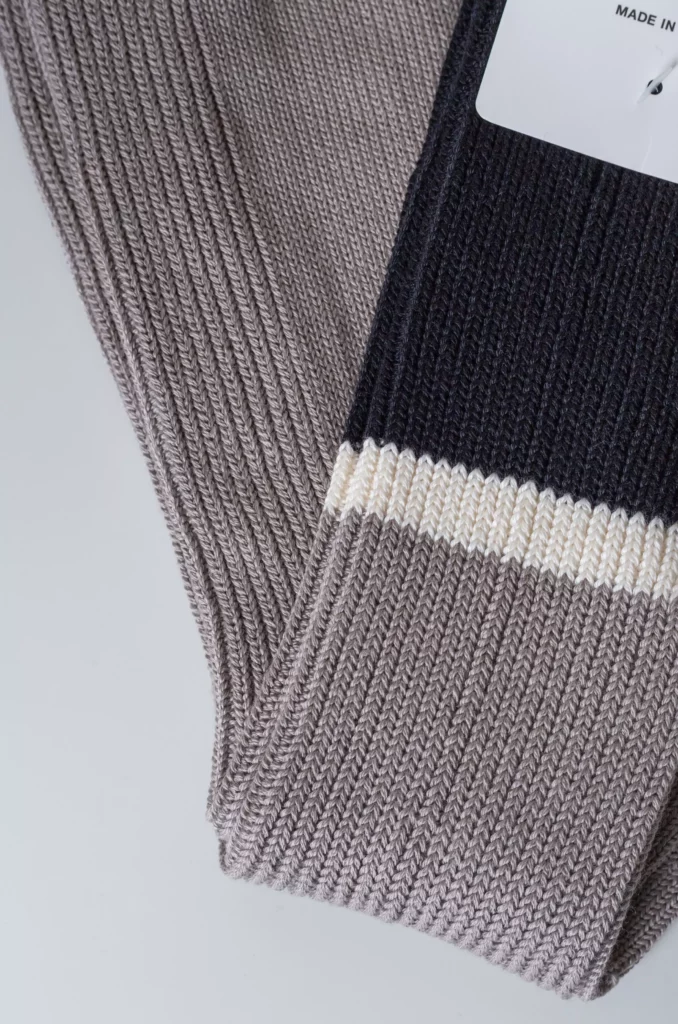 Rototo Bicolor Ribbed Crew Socks Black/Grayge